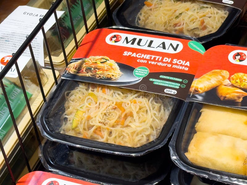 Packaged Spaghetti Di Soia with Verdure Mista in Store Display ...