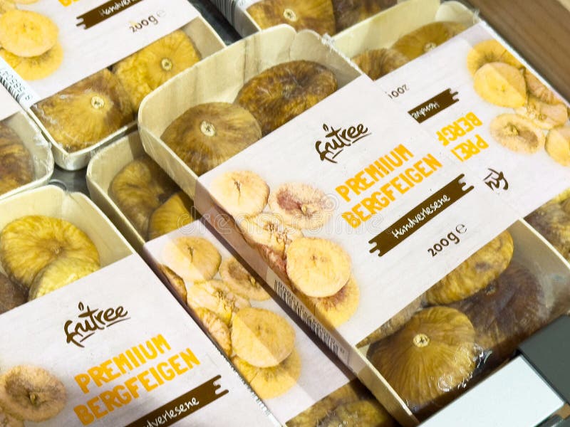Packaging of Premium Dried Figs with Natural Label Design in Retail ...