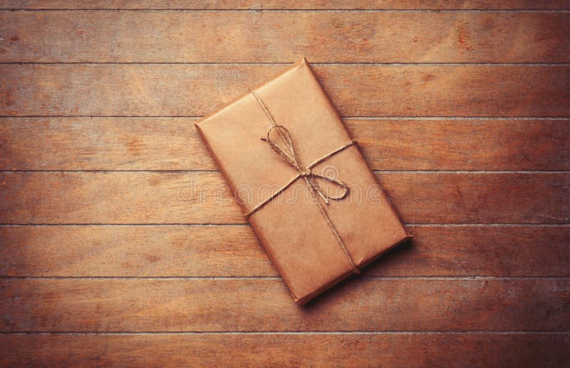 Pacote em retro empacotado foto de stock. Imagem de acima - 54789430