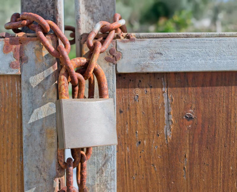 Padlock Chain Link Fence Gate Stock Photos - Download 653 Royalty Free ...