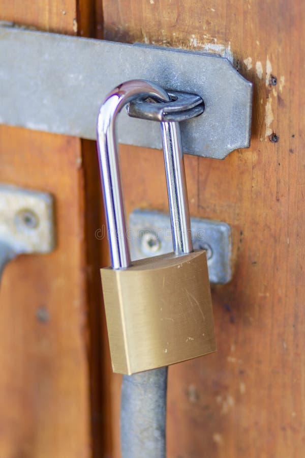 Padlock Door Stock Photos - Download 14,354 Royalty Free Photos