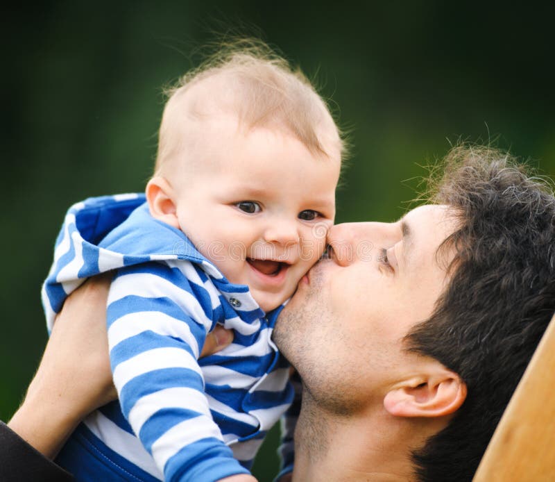 Padre Con Su Hijo Imagen De Archivo Imagen De Poco Amor 27225013