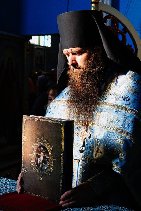 Padre ortodoxo imagem de stock editorial. Imagem de sacramento - 116887499