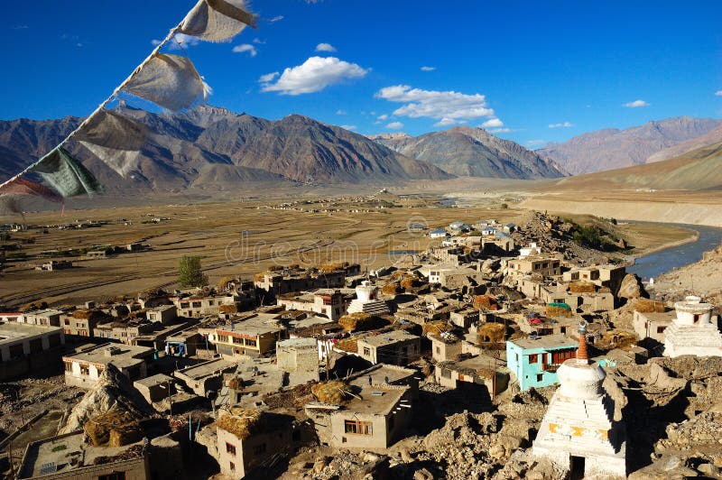 Ville de Padum, Ladakh image stock. Image du indicateur - 29264995