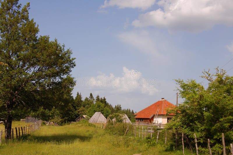 Paesaggi rurali immagine stock. Immagine di cielo, rurale - 1916051