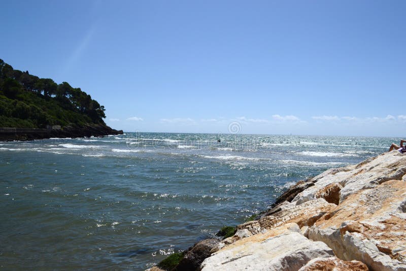 Paesaggio Del Mare Di Formia Immagine Stock - Immagine di onde, cielo ...