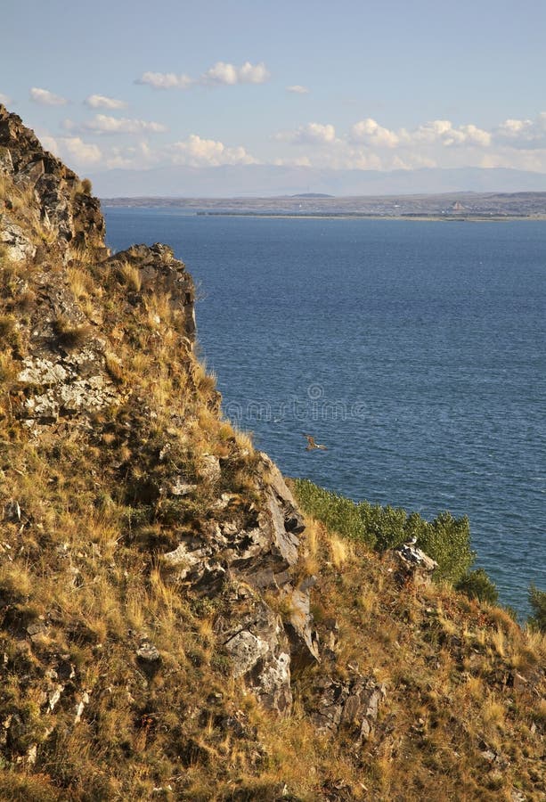 Paesaggio Lago Sevan in Giorno Di Armenia Immagine Stock - Immagine di ...