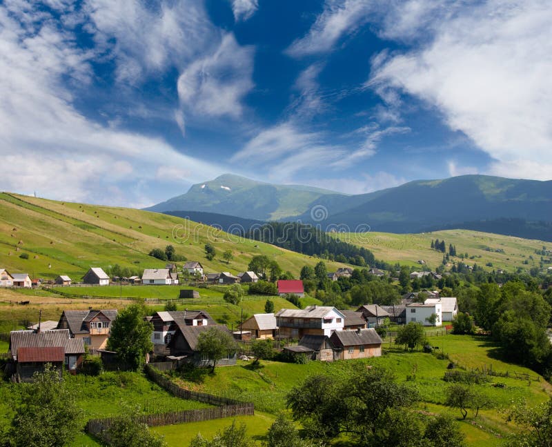 Paesaggio rurale immagine stock. Immagine di verde, casa - 8353889