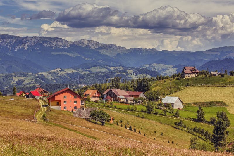 Paesaggio Rurale Della Montagna Fotografia Stock - Immagine di campagna ...