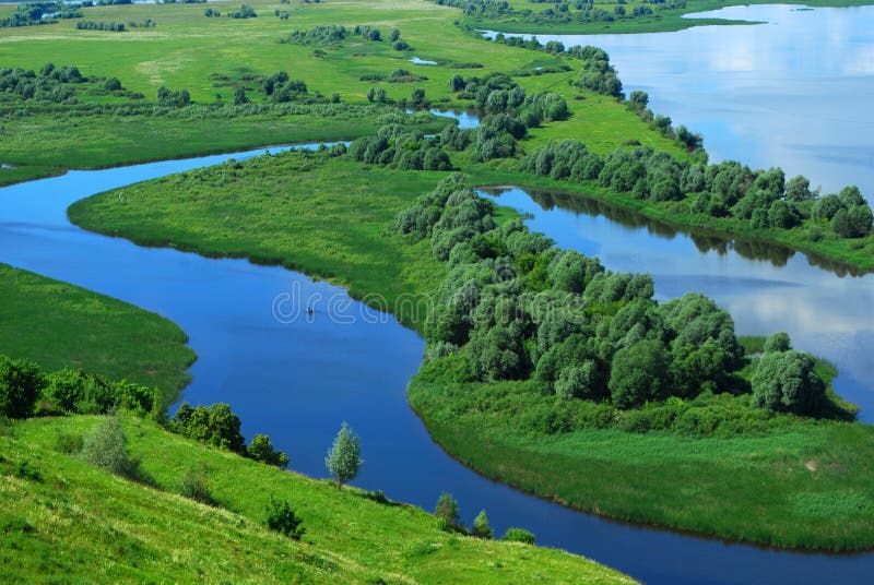 Paesaggio sul fiume Volga immagine stock. Immagine di verde - 7167733