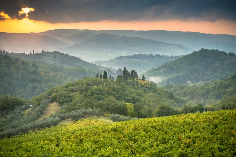 Paesaggio Toscano Drammatico Di Sera Fotografia Stock - Immagine di ...
