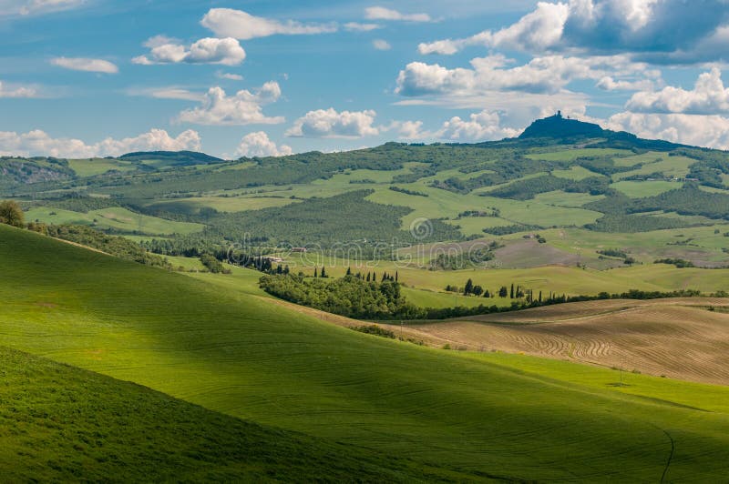 Paesaggio toscano tipico fotografia stock. Immagine di campagna - 46094690