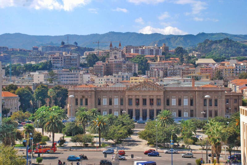 Paesaggio Urbano Di Messina, Sicilia, Italia Fotografia Stock ...