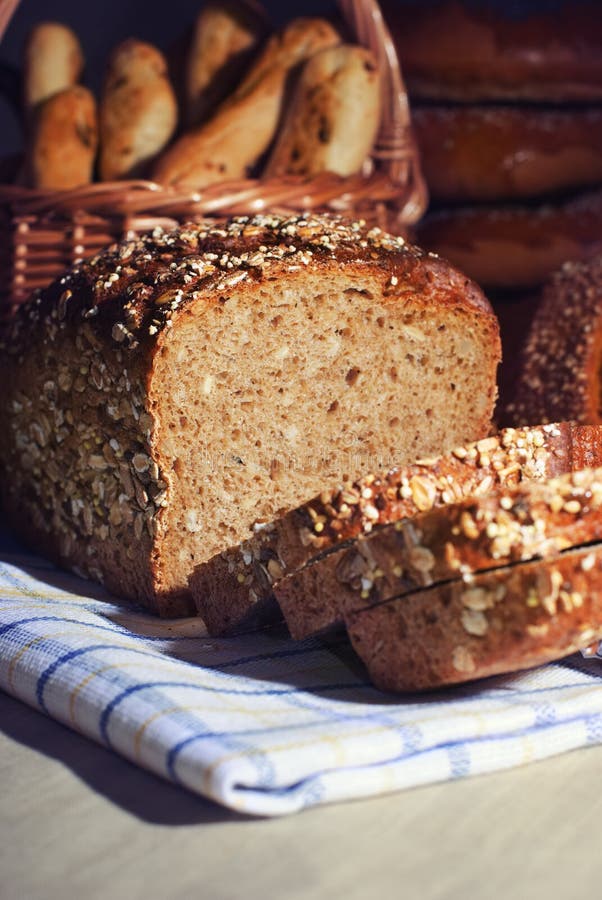 Pagnotta Di Pane Casalingo. Immagine Stock - Immagine di alimento ...