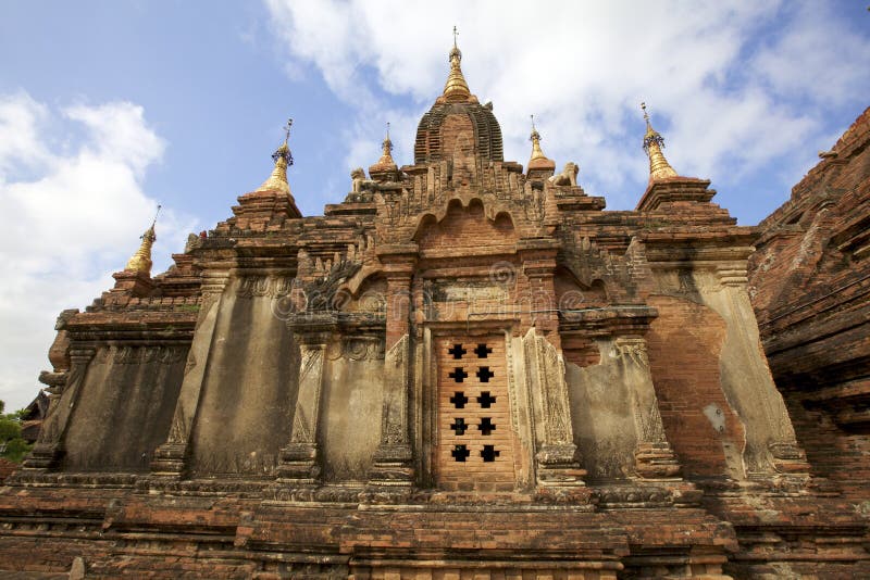 Pagoda De Ka De Dhamma Ya Zi En Myanmar Foto de archivo - Imagen de asia, nubes: 22516476
