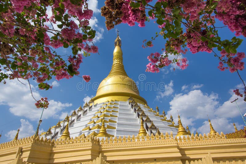 Pagoda Dorata Pegu Myanmar. Immagine Stock - Immagine di birmania ...