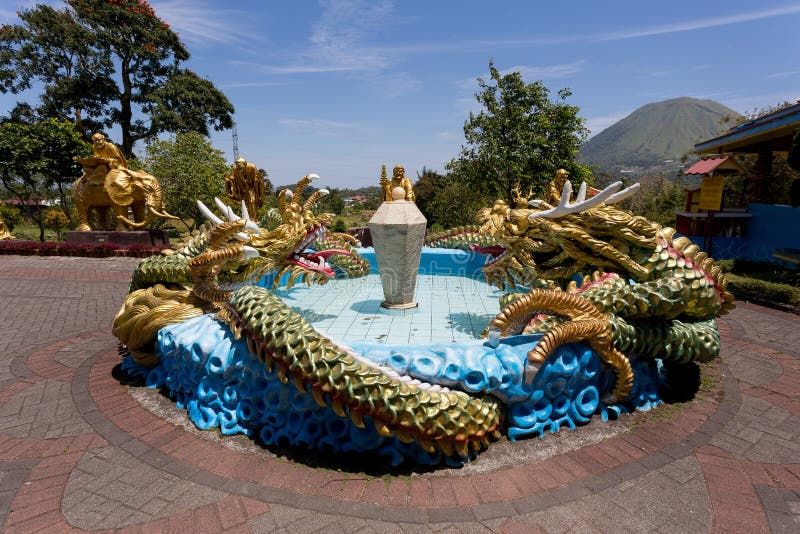 Pagoda Ekayana, Tomohon, Sulawesi Utara Foto de archivo - Imagen de ... Pagoda Ekayana, Tomohon, Sulawesi Utara Foto de archivo - Imagen de ...