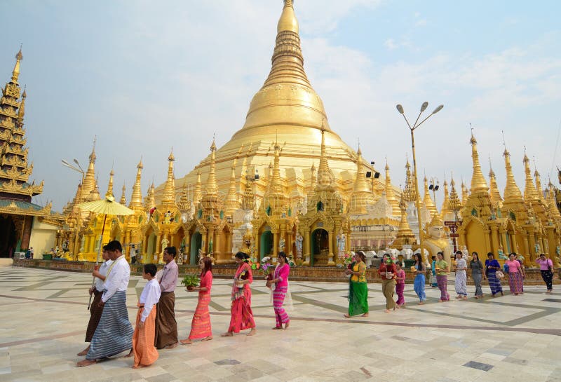 Pagoda in Rangoon, Myanmar Di Shwedagon Fotografia Stock Editoriale ...
