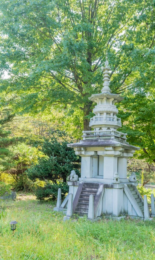 Pagoda Under Shade Tree at Buddhist Temple Stock Image - Image of ...