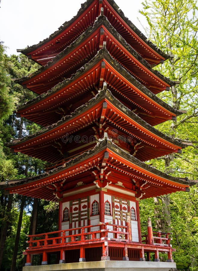 Pagode stock afbeelding. Image of torens, boom, pagode - 31453519