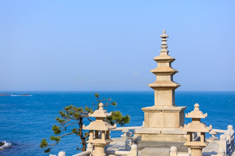 Pagoder I Haedongyonggungsatempel Arkivfoto - Bild av dynasti ...