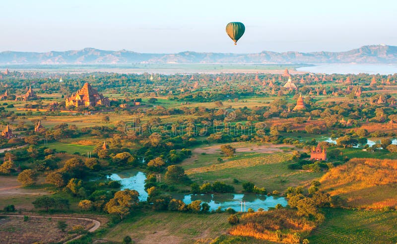 Pagodes antigos em Bagan imagem de stock. Imagem de antigo - 37700137