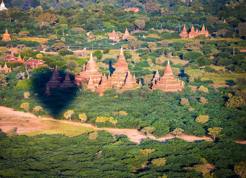 Pagodes antigos em Bagan foto de stock. Imagem de patrimônio - 38182436