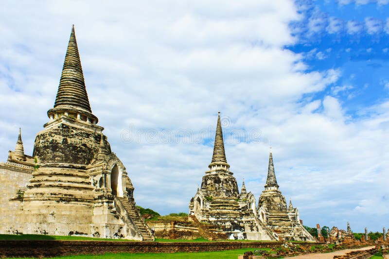 Pagodes Antigos Na Etapa Do Assoalho Do Tijolo Vermelho Imagem de Stock ...