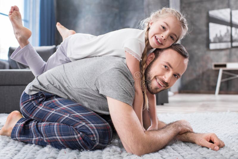 Pai E Filha Felizes Imagem De Stock Imagem De Filha 90083291