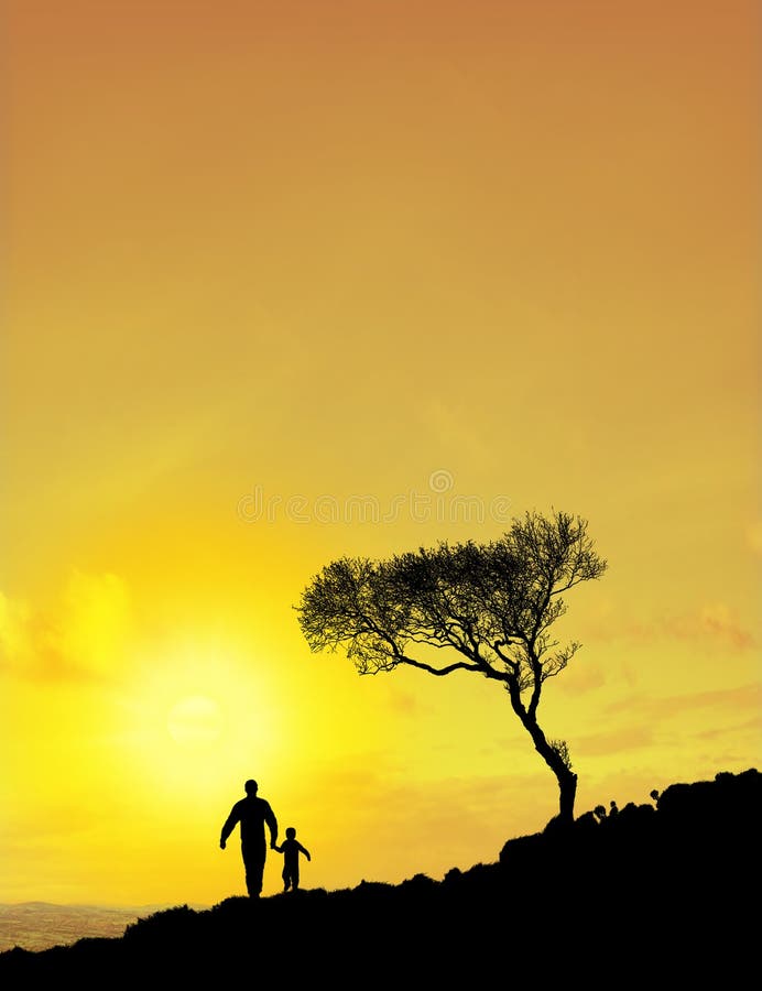 Pai e filho (céu de Sun) foto de stock. Imagem de feliz - 595932