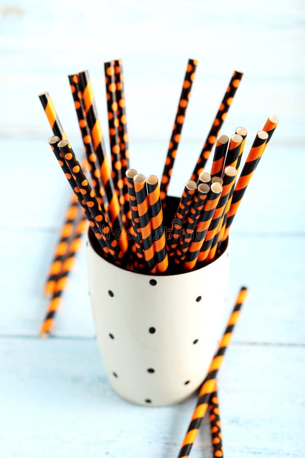 Pailles de boissons photo stock. Image du couleur, réception - 64332398