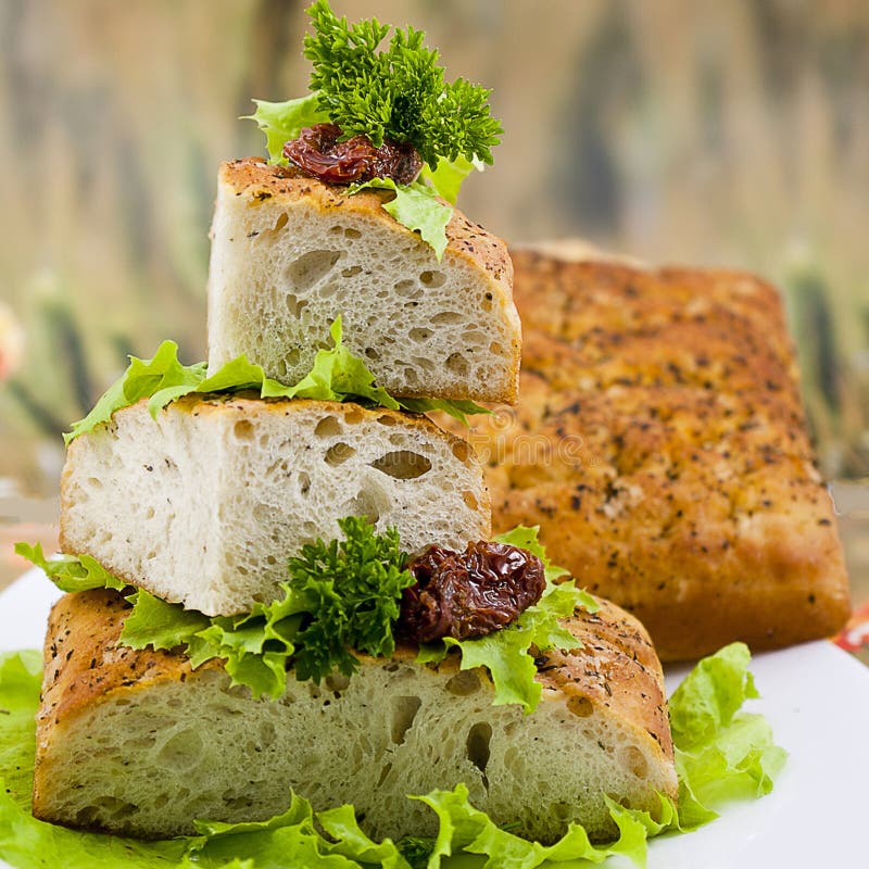 Pain italien, focaccia image stock. Image du assiette - 17404957