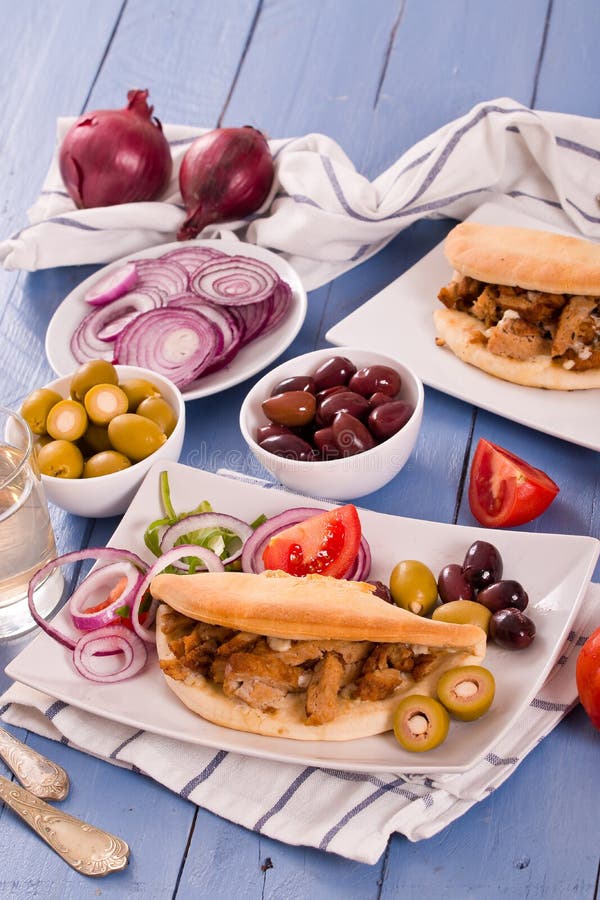 Pain pita grec image stock. Image du ingrédient, croûte - 116805819