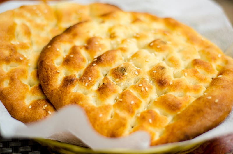 Pain plat turc photo stock. Image du sésame, plat, pain - 33062182