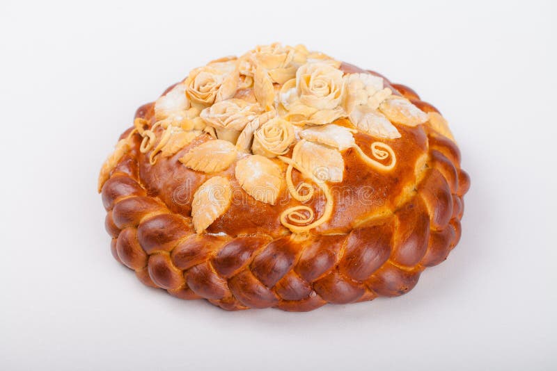 Pain Russe Sur Le Fond Blanc Image stock - Image du brun, repas: 115490307