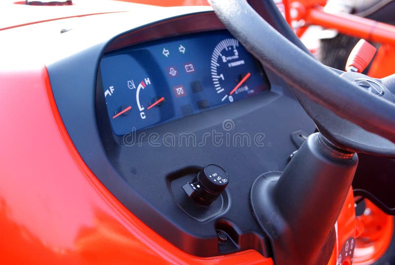 Painel vermelho do trator imagem de stock. Imagem de tacômetro - 17189603