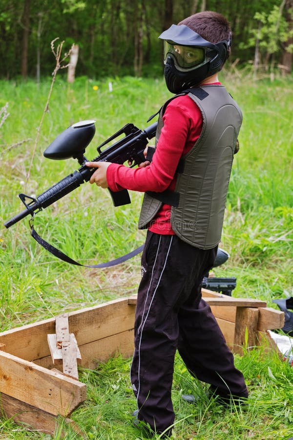 Paintball game. editorial photo. Image of outside, park - 59329141