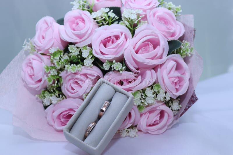 A Pair of Twin Rings for a Wedding Stock Image - Image of gold ...