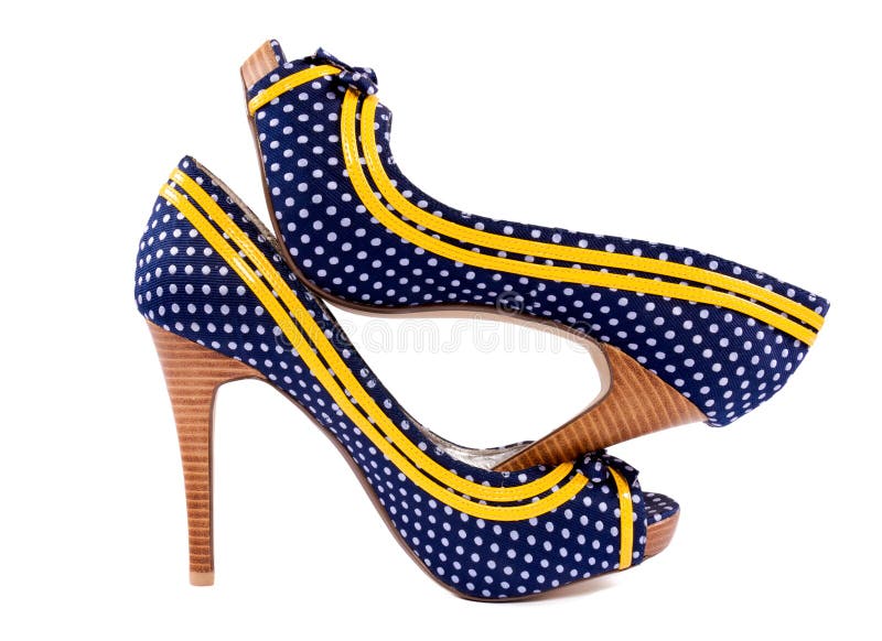 Paire de talons hauts image stock. Image du mode, beauté - 26554895