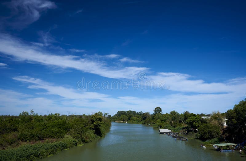 Paisagem Bonita Do Rio Da Lua Foto de Stock - Imagem de fundo, curso ...