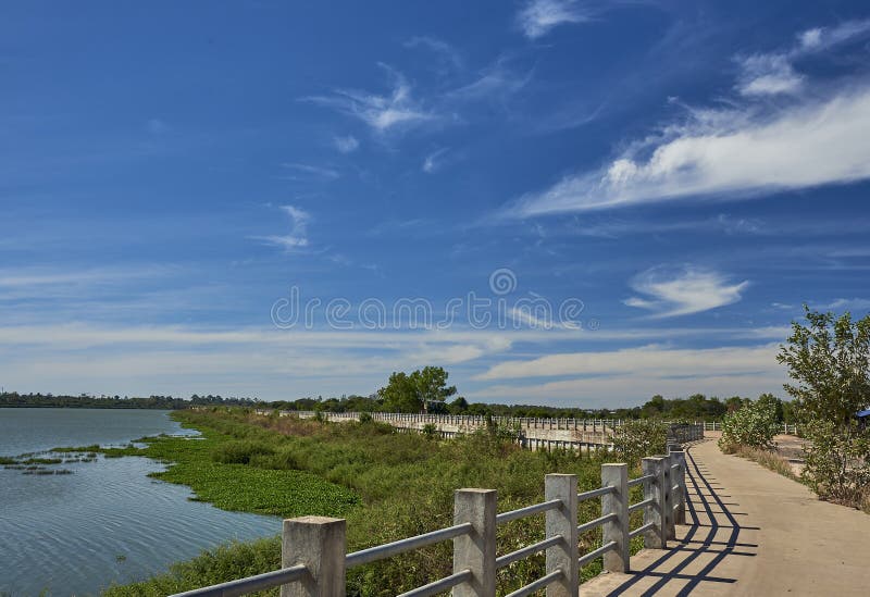 Paisagem Bonita Do Rio Da Lua Foto de Stock - Imagem de nave, curso ...