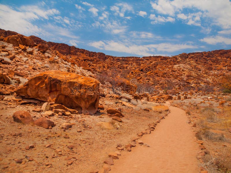 Paisagem Seca Na área De Twyfelfontein Imagem de Stock - Imagem de ...