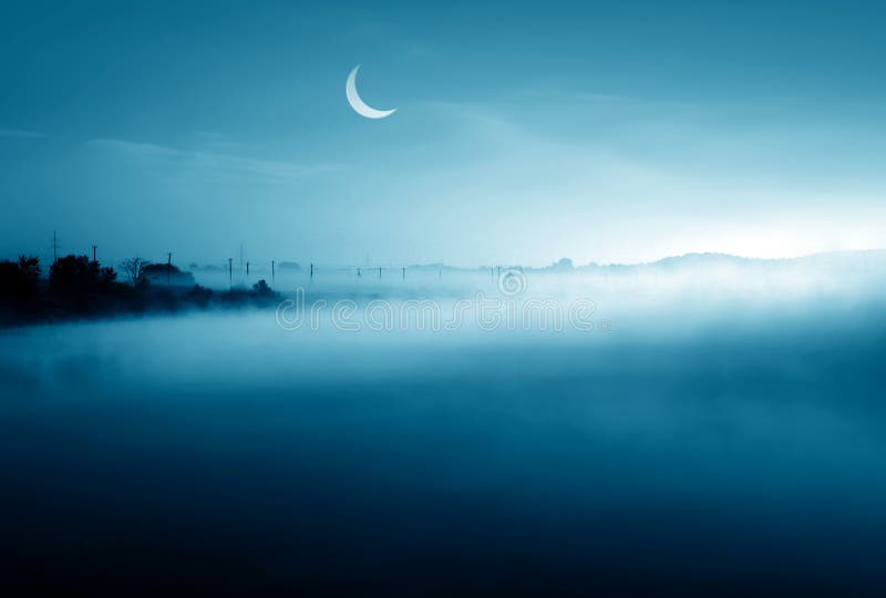 Paisaje azul de la noche imagen de archivo. Imagen de cubo - 107786925