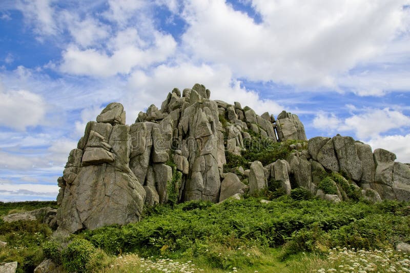 Paisaje con rocas y cielo imagen de archivo. Imagen de piedra - 205120137