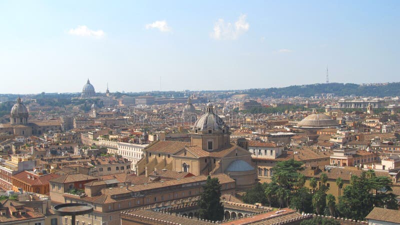 Paisaje De Roma Con El Coliseo Imagen de archivo - Imagen de vaticano ...