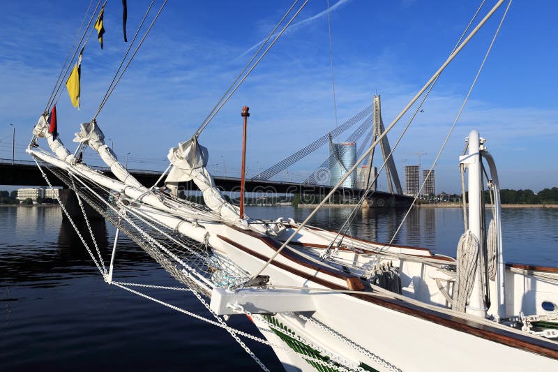 Paisaje Urbano, Riga (Letonia) Imagen de archivo - Imagen de negro ...