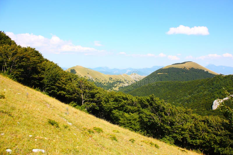 Paisajes Hermosos Del Apennines Foto de archivo - Imagen de verano ...