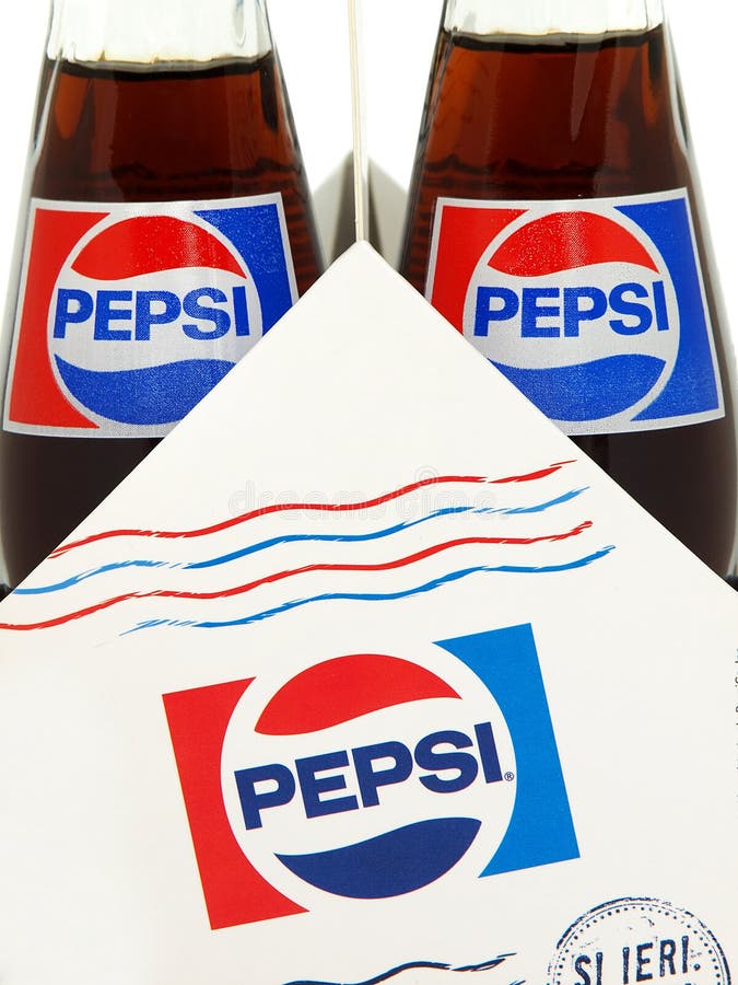 Pak Klassieke Pepsi-glasflessen Redactionele Stock Afbeelding - Image ...