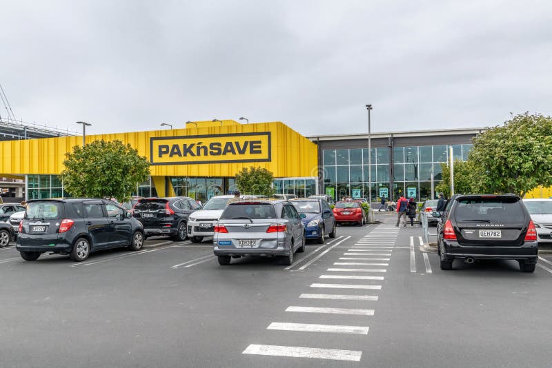 Pak NSave Supermarket in Ormiston Suburb Editorial Photo - Image of ...