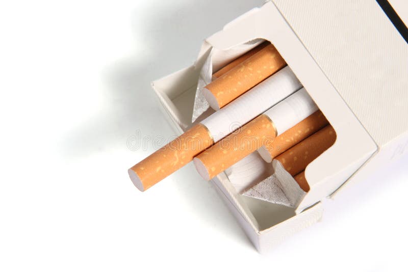 Pakje sigaretten stock afbeelding. Image of nicotine - 17245513